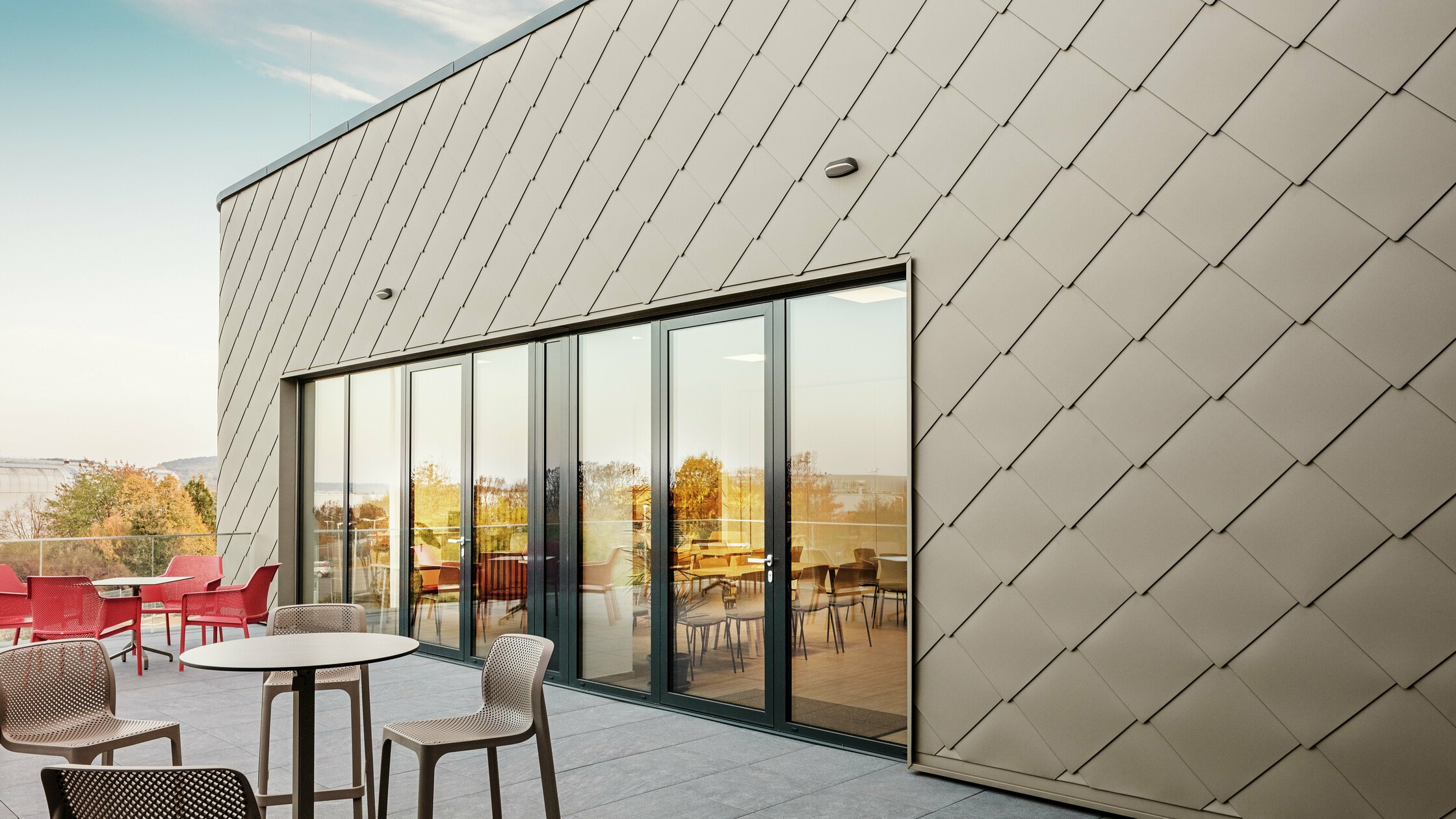 Rhomboid façade tile 44 × 44 | PREFA